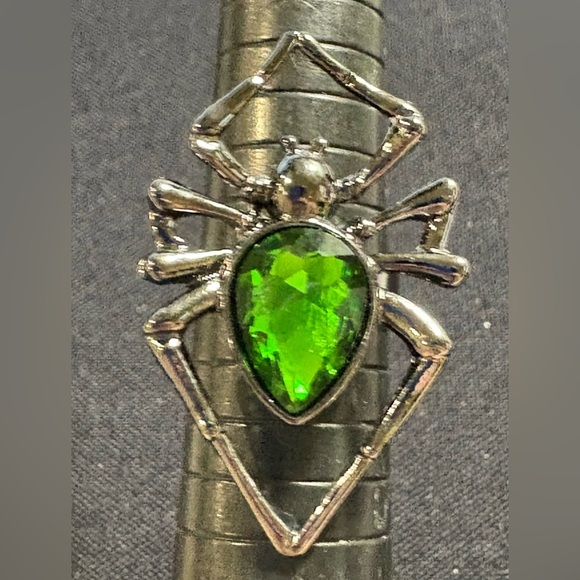 Jewelry | Gothic Emerald Venom Ring Pewter Emerald Green Swarovski ...